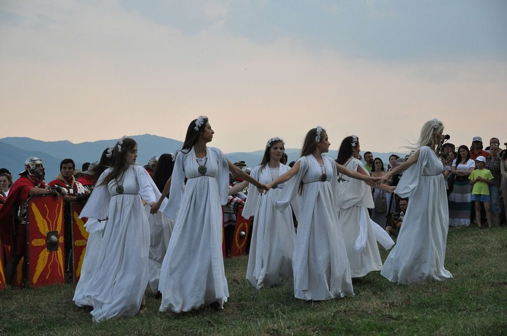 Cine sunt ielele, creaturile mitice care apar în noaptea de Sânziene ...