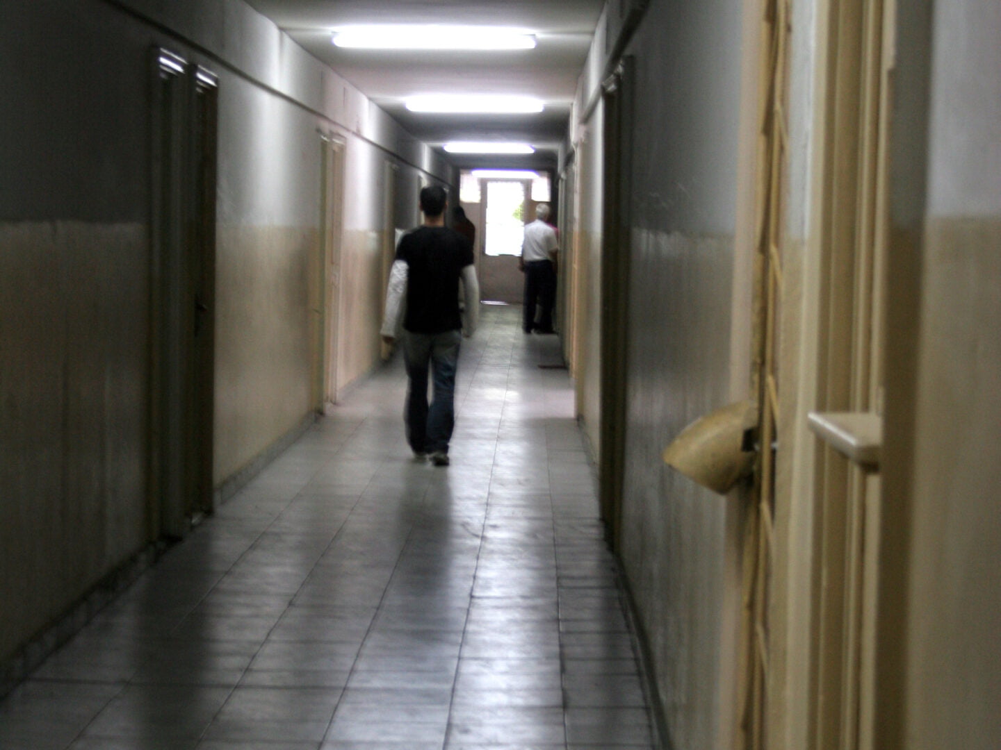 Student de 20 de ani de la ASE, găsit mort în camera de cămin - Stiri ...